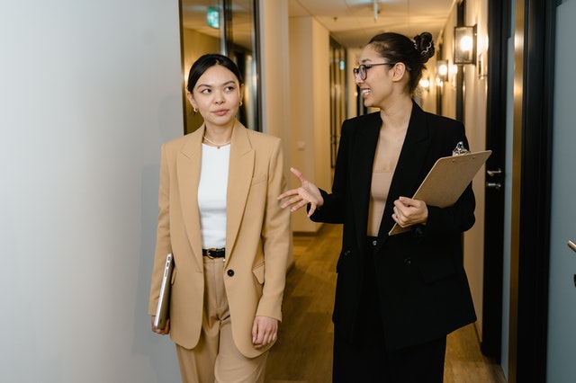 10 Solusi Terbaik Menghadapi Nepotisme di Kantor - Glints TapLoker Blog