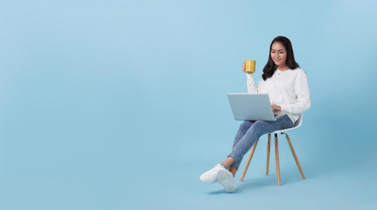 7 Perbedaan WFH vs WFO vs Hybrid, Mana yang Tepat Untukmu?