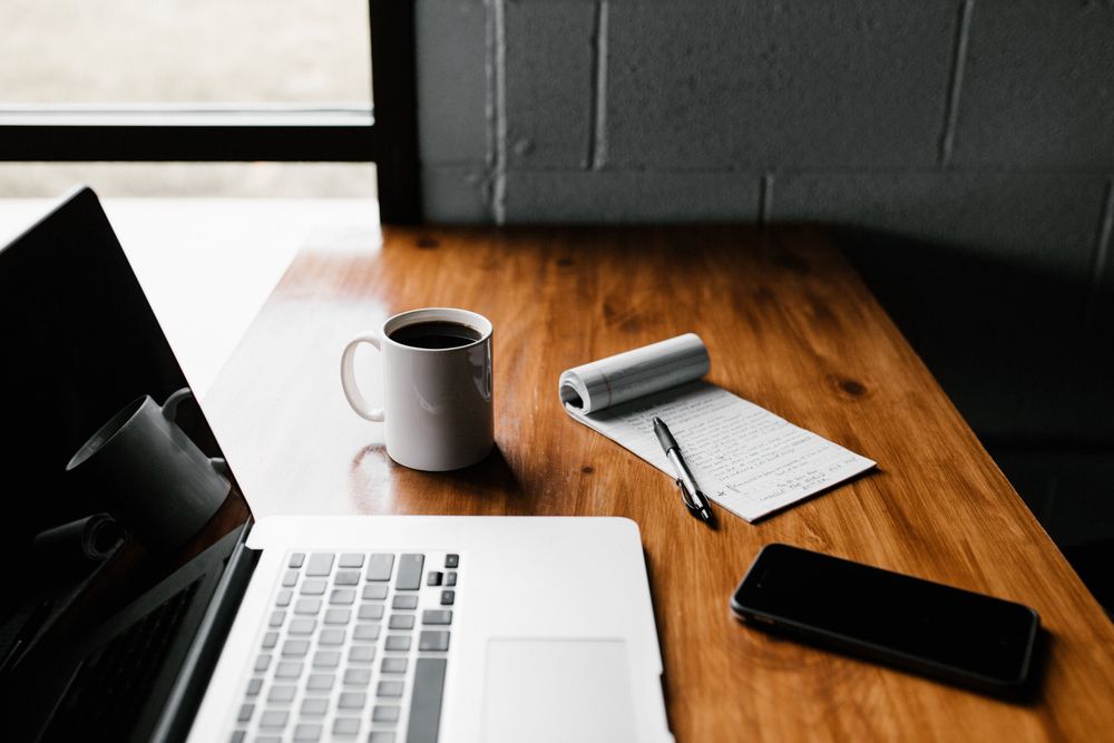 Freelance Writer: Apa Itu, Tugas, Skill, Cara Kerja & Gajinya