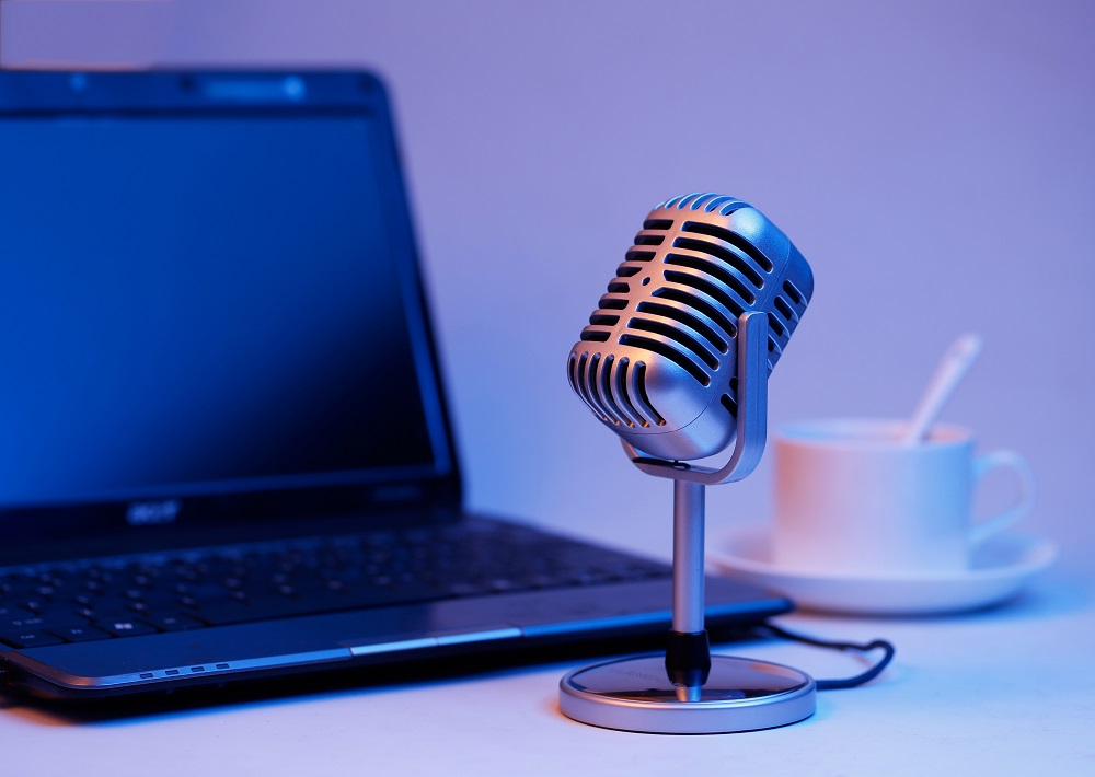 8 Alat yang Wajib Kamu Miliki untuk Membuat Podcast - Glints TapLoker Blog