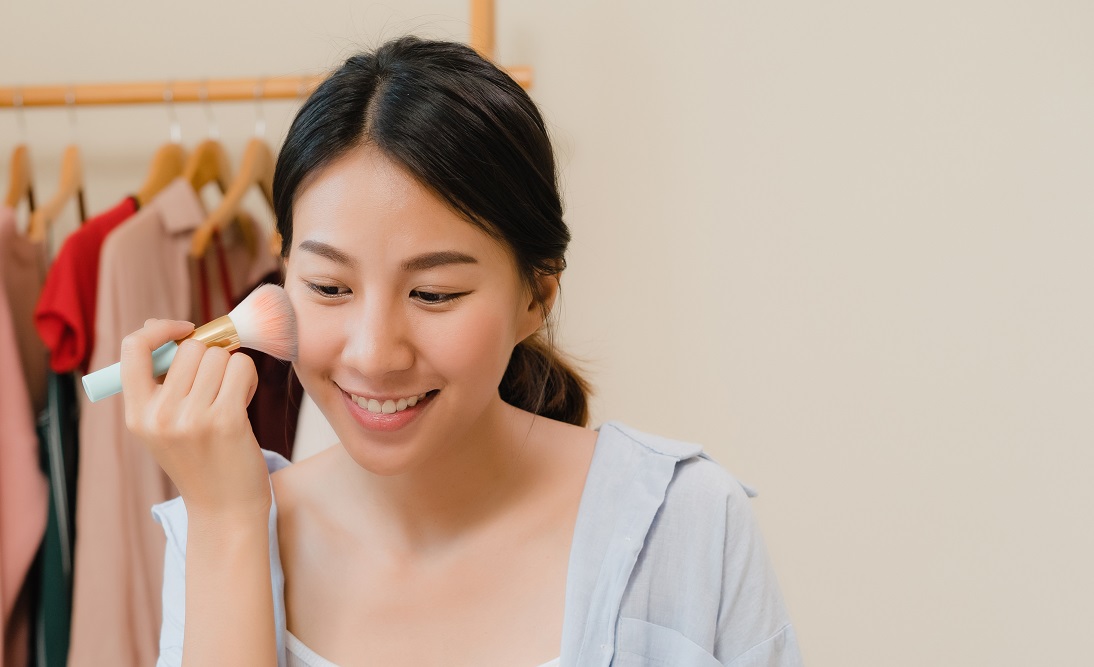 Make Up ke Kantor: 9 Hal yang Harus Kamu Perhatikan - Glints TapLoker Blog