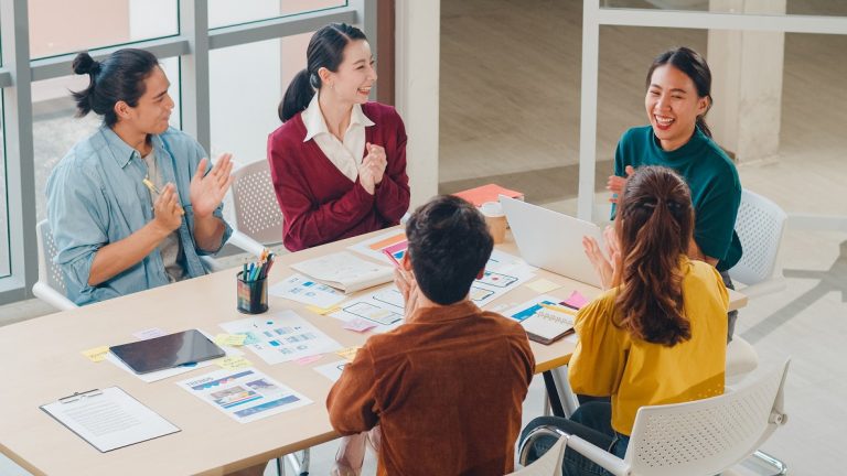 Product Launch: Apa Itu, Jenis, Tips Melakukan, dan Plus Minus Event-nya