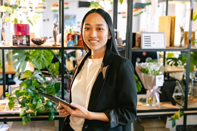 Sales Engineer: Arti, Tugas, Kualifikasi, dan Peluang Karier - Glints Blog