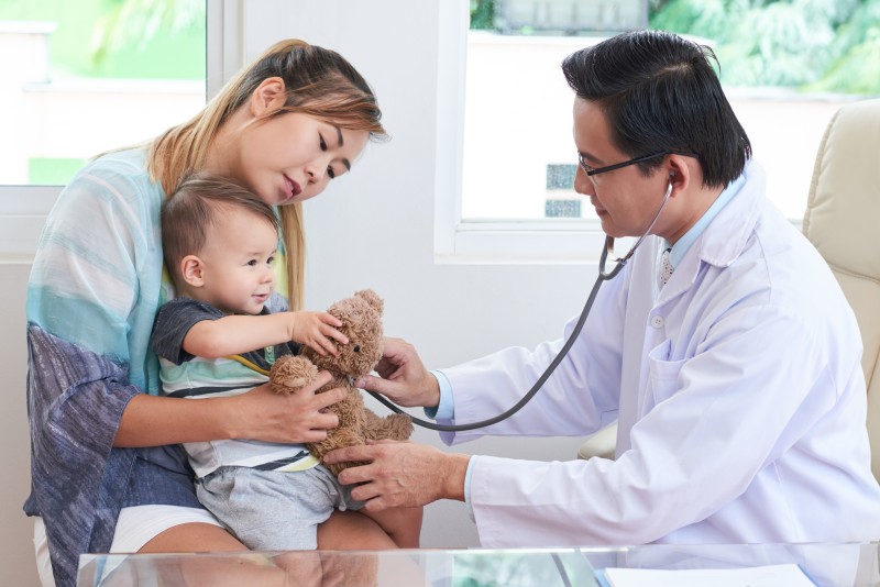 Dokter Spesialis Anak: Definisi, Tanggung Jawab, Jenis & Cara Menjadi