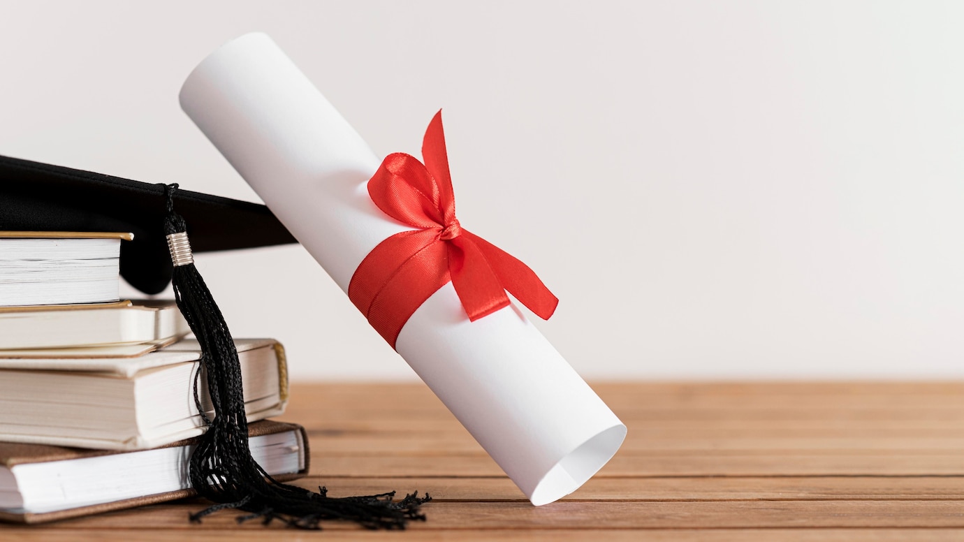 Gelar D2: Pengertian dan Bedanya dengan Gelar Diploma Lain - Glints ...
