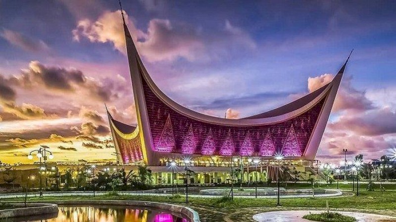 UMK Padang 2025 & Peluang Industri Kerja yang Tersedia - Glints ...