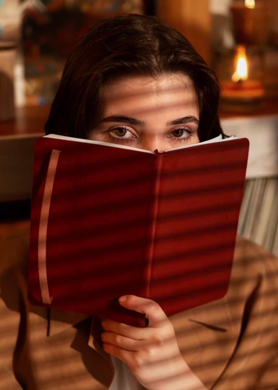 Ghost Writer Là Gì? Tìm Hiểu Thu Nhập Công Việc Ghostwriting Lạ Mà Quen ...