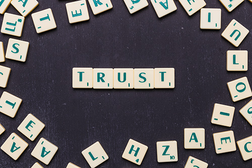 Trust issue là gì? Nên làm gì khi niềm tin đã mất?
